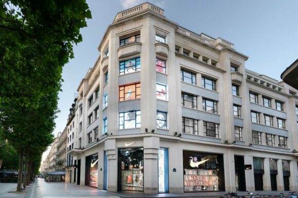 Arena-Installation im Nike House of Innovation Paris mit satis&fy ...